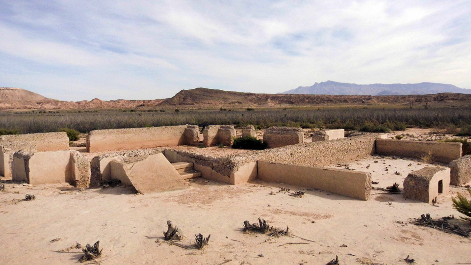 Hike Through History! St. Thomas Ghost Town