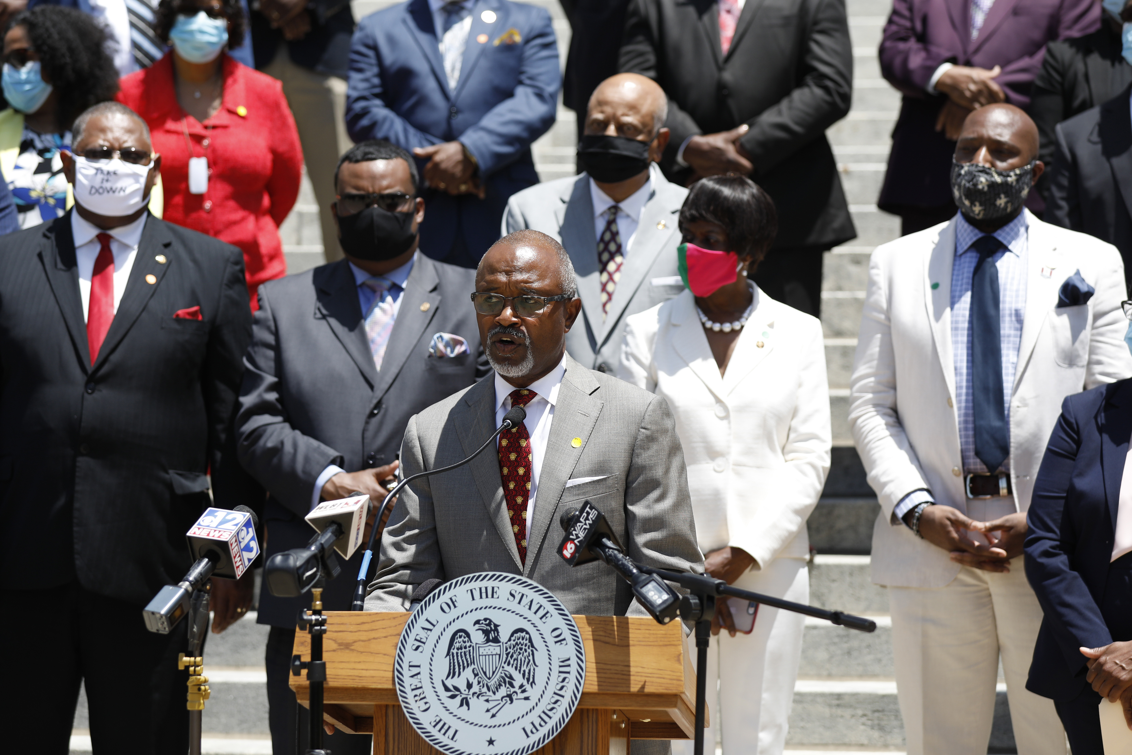 Lawmakers under pressure to change state flag