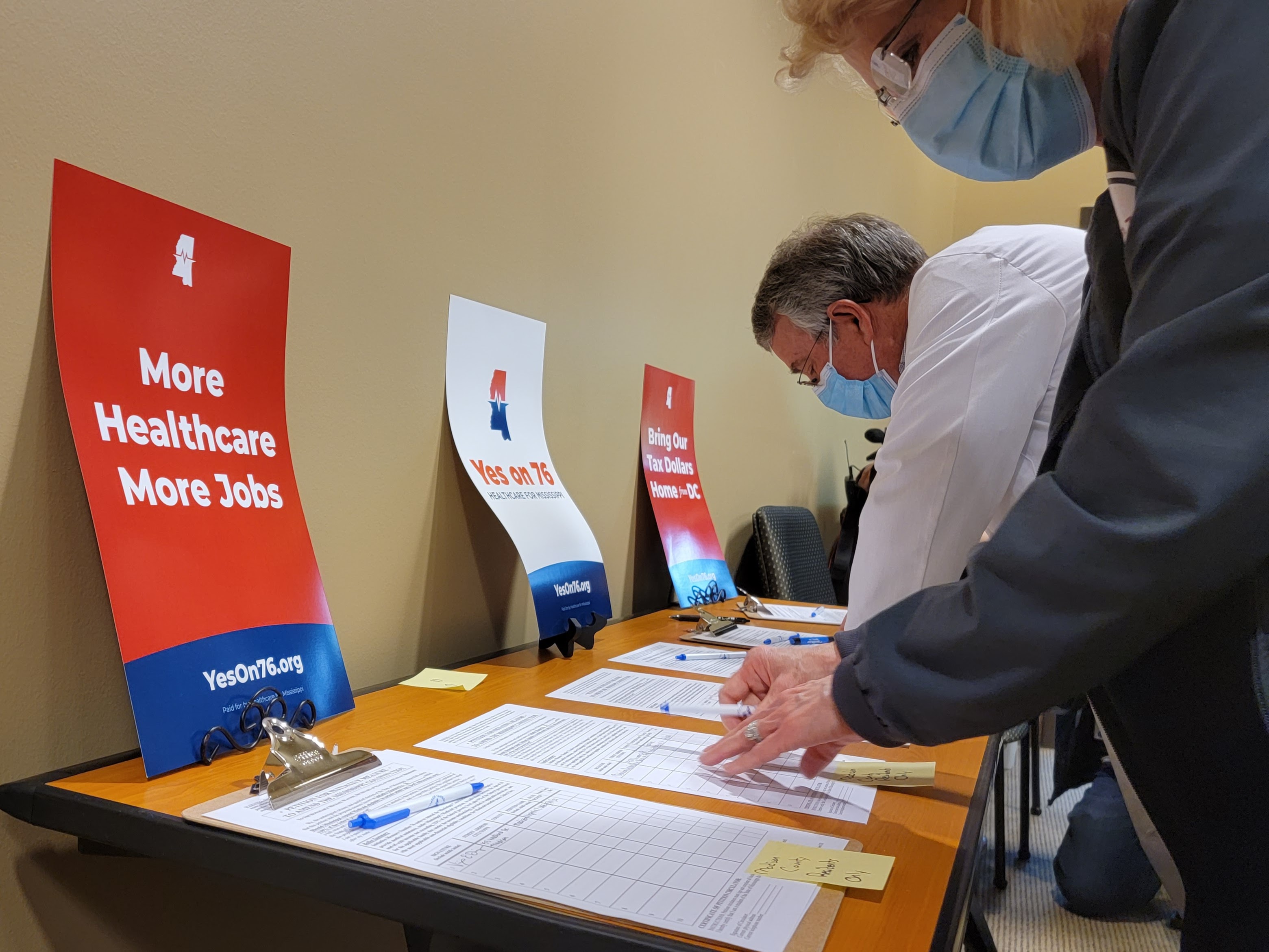 Health advocates gather signatures to possibly expand medicaid in ...