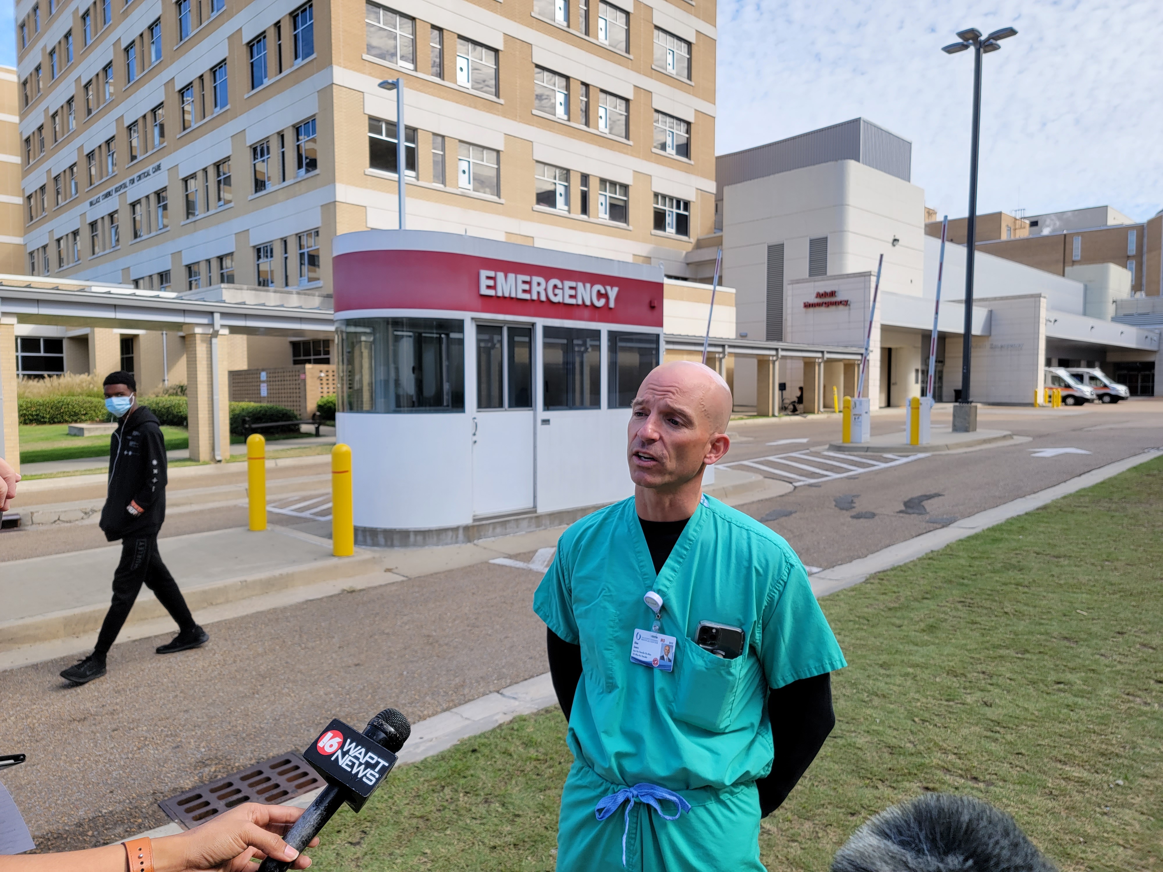 Mississippi's largest hospital requires staff to be fully vaccinated ...