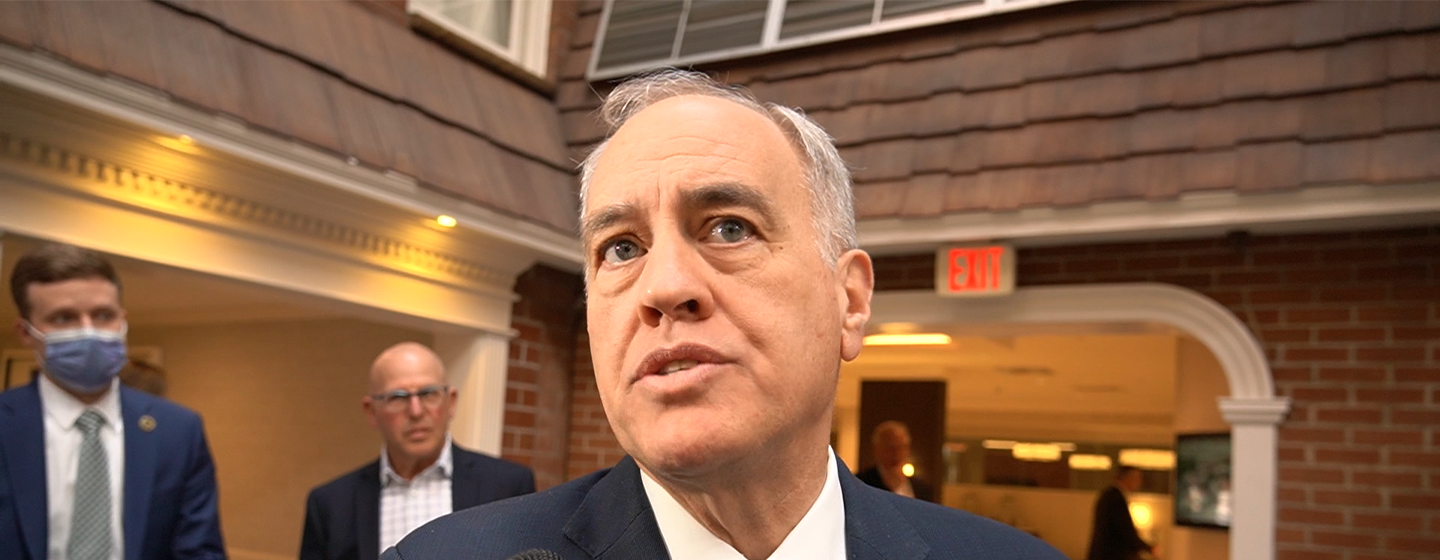 NY Comptroller Warns of Potential Federal Cuts, Questions Rebate Checks