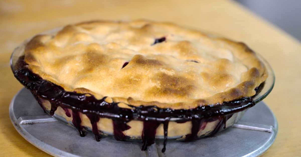Johnny & Swansie's Blueberry Pie | The Key Ingredient with Sheri Castle
