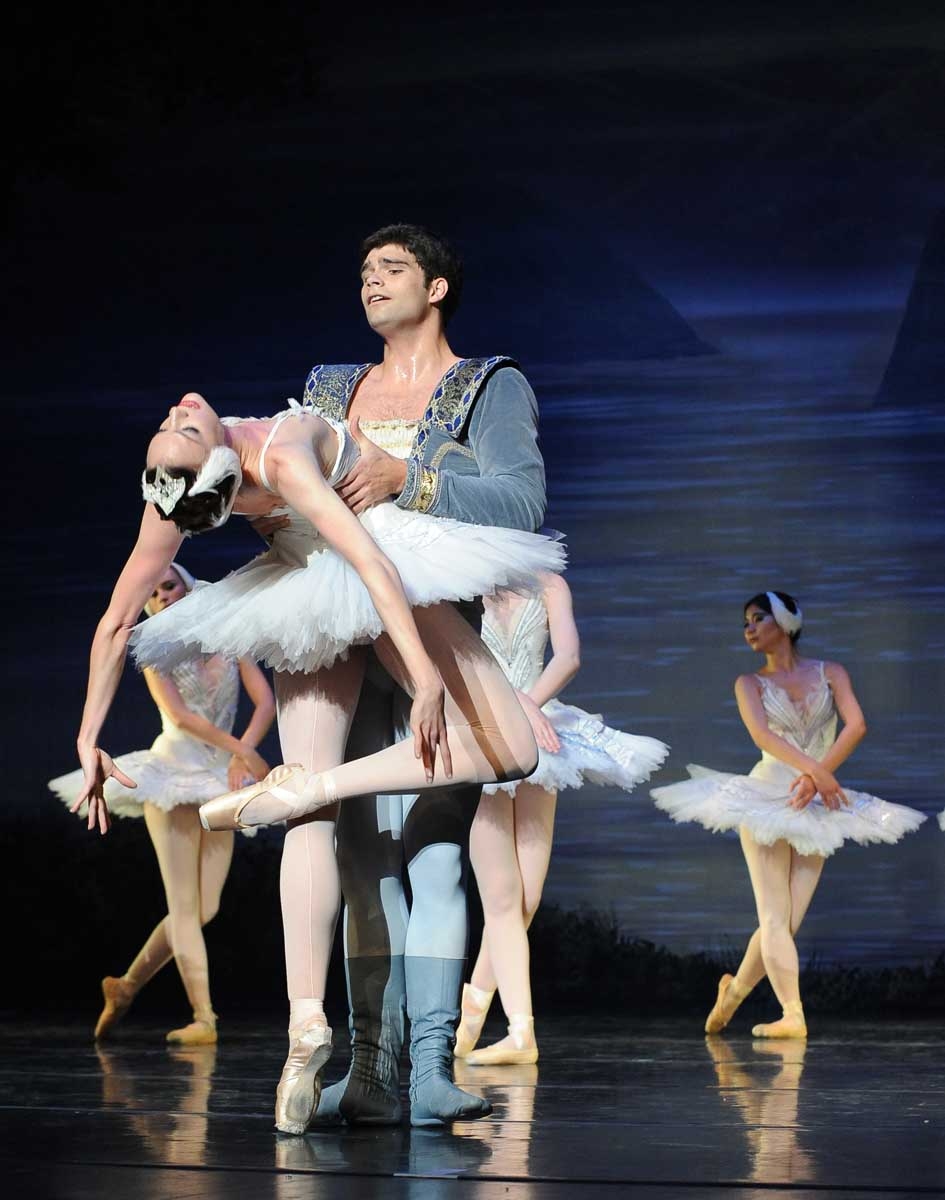 Art Views | Swan Lake Takes the Stage